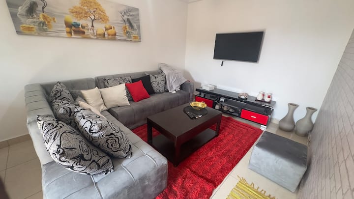 Abidjan: Beau Logement Duplex Avec Parking Gratuit - Abidjan