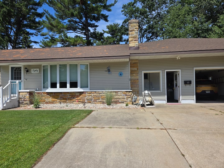 Cozy Studio Steps To Lake Mi & Muskegon Lake - Muskegon, MI