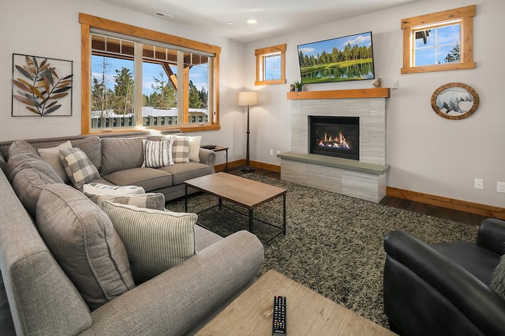 Four Master Suites!*hot Tub*on The Golf Range - Great Value - Roslyn, WA