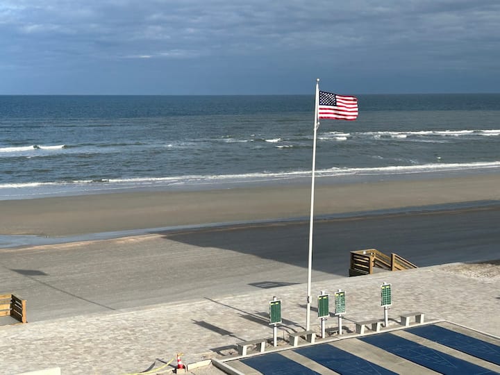 "Seas The Day" | Beachside Retreat | Oceanview - New Smyrna Beach, FL