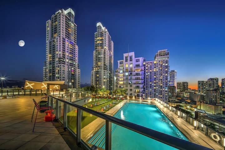 Downtown Luxury Highrise Suite Steps From Bayfront - Miami
