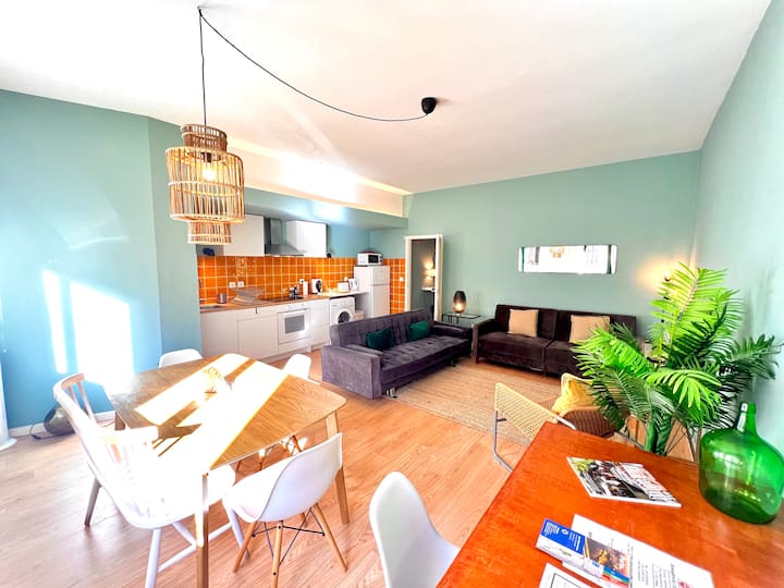 Mouzinho: Historic Center, 2 Bedrooms, Workspace - Porto