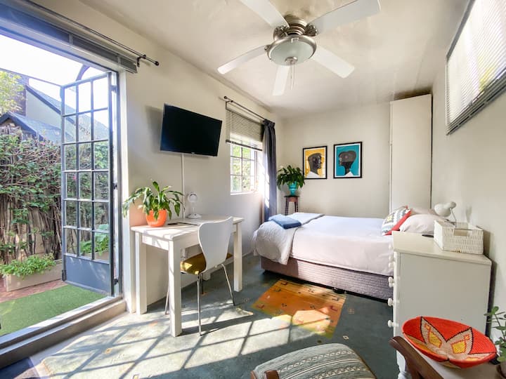 Serene Studio With Private Patio In Emmarentia - Johannesburg