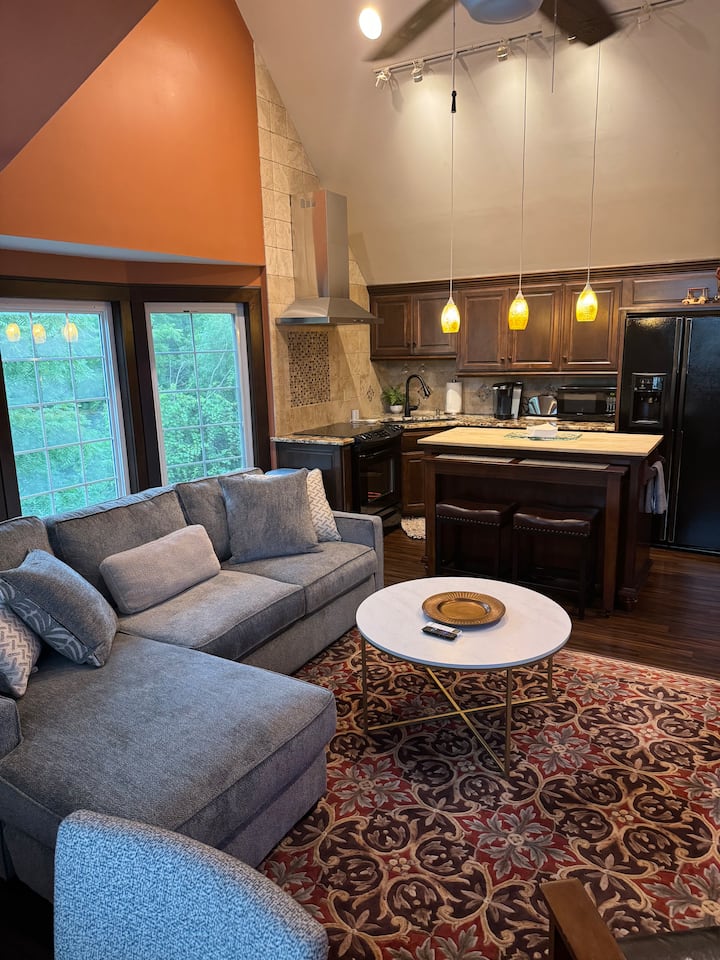 Beautiful Guest House South Overland Park - Overland Park, KS