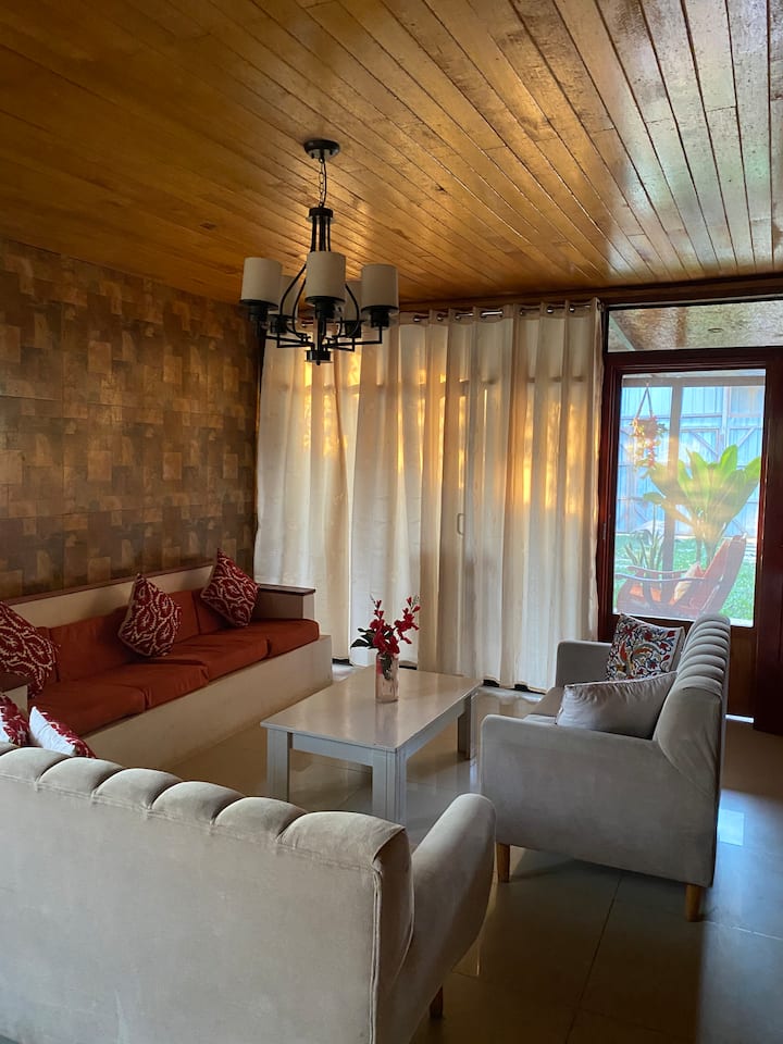 Casa- Piscina Con Aire Acondicionado - Pucallpa