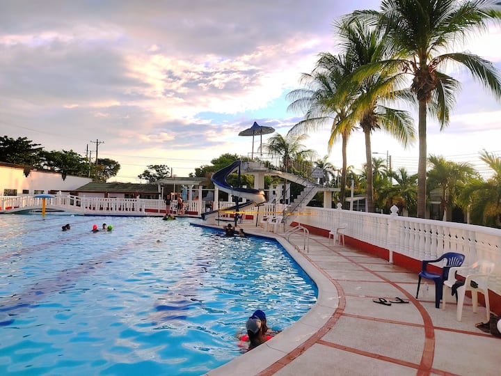Casa, Piscina Y Descanso - El Espinal