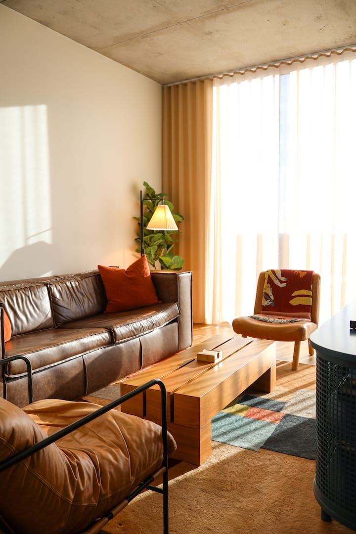 Lux Rainey Street Condo - Austin, TX