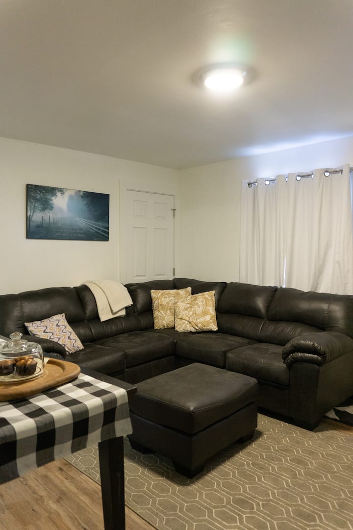 Shady Hill Guest House (Newly Renovated Interior) - Strasburg, PA