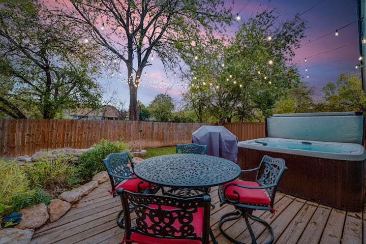 Relaxing 4br W/ Hot Tub | Near Six Flags - San Antonio, TX