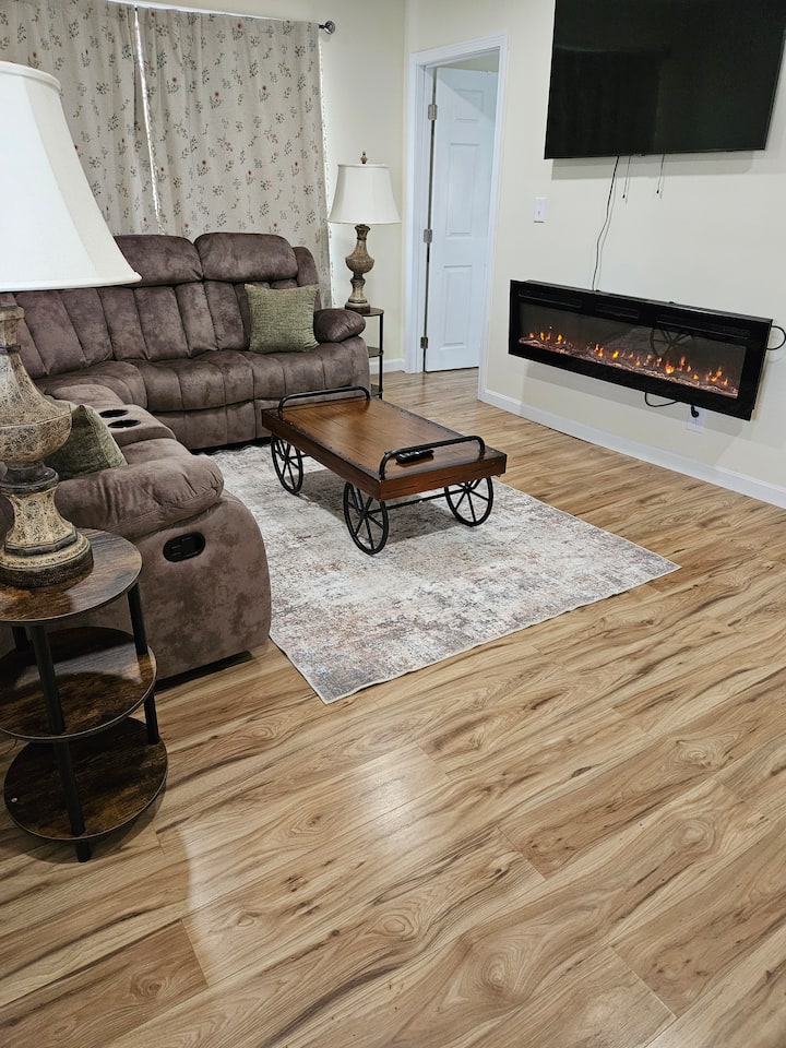 Cozy Home Away From Home With Easy Trail Access! - Maine