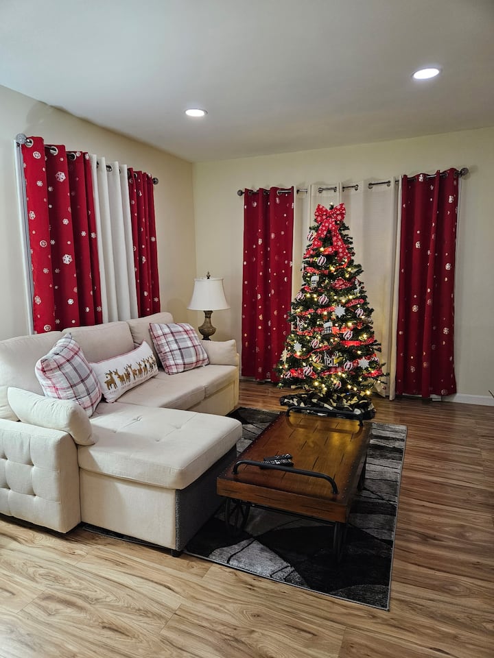 Cozy Home Away From Home. Derect Trail Access, - Maine