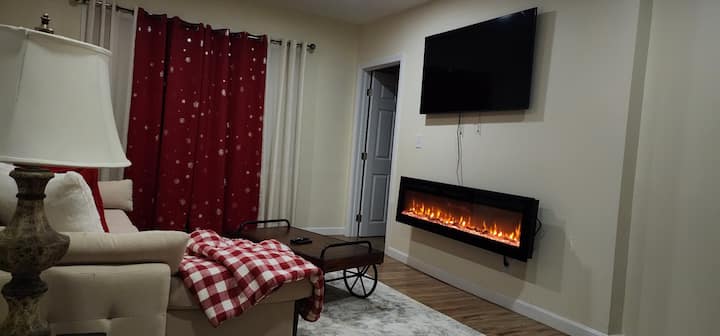 Cozy Home Away From Home. Derect Trail Access, - Maine