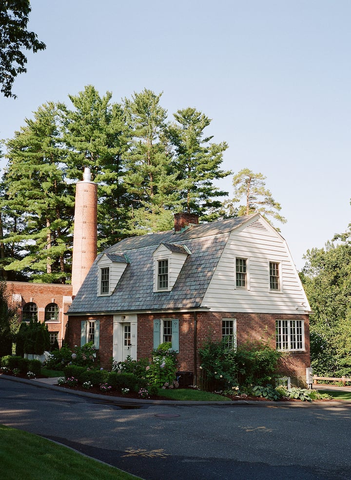Elegant & Historic Cottage Near Smith - Northampton, MA