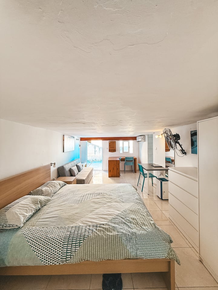 Studio House With Large Terrace, Near St Julians - Málta