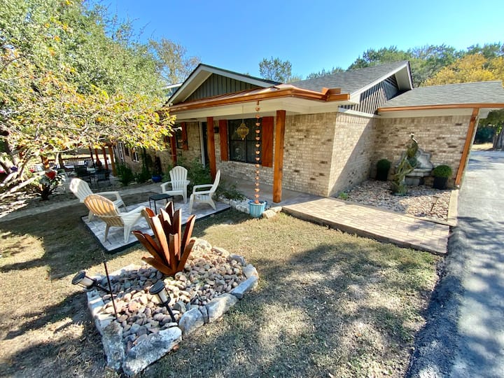 Farmhouse Elegant Off Royal St. - Salado, TX