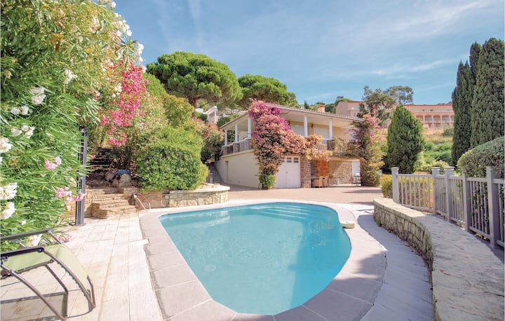 Awesome Home In Rayol-canadel-sur-mer - Rayol-Canadel-sur-Mer