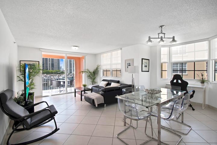 Waterview, Cozy, Clean, Quiet, 3 Bedrooms / 2 Bath - Aventura, FL