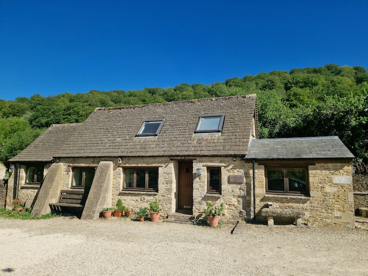 Charming 2 Bed Cottage In The Heart Of Slad Valley - Stroud, UK