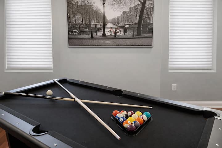 Modern Loft W/ Balcony • Near Downtown - Baltimore, MD