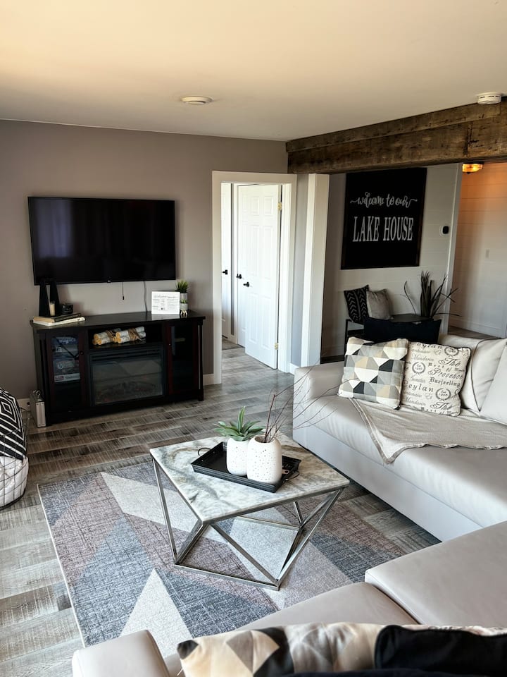 Escape On Erie-fireplace/outdoor Firepit/lake - Leamington