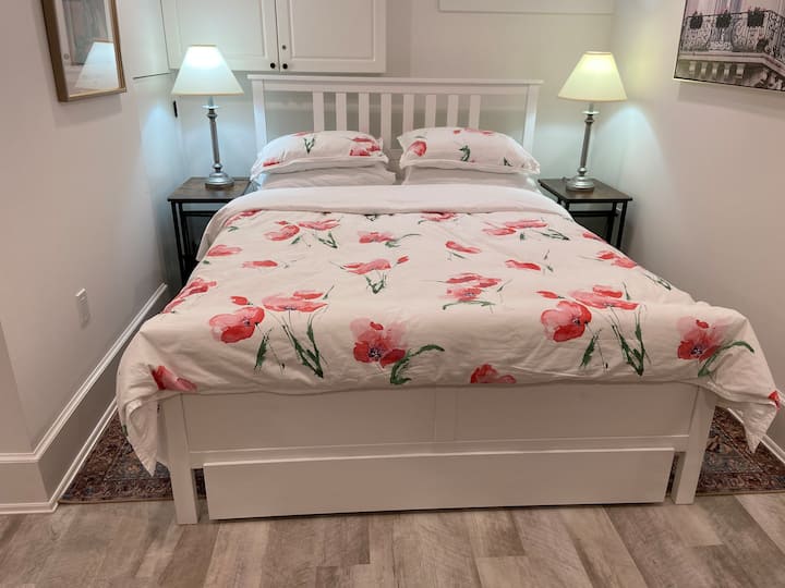 Dow's Lake Retreat Studio - Ottawa