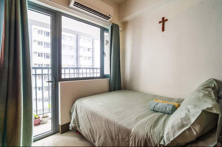 Homey 1-br Condo, Wifi & Netflix - Fame Residences - Pasig