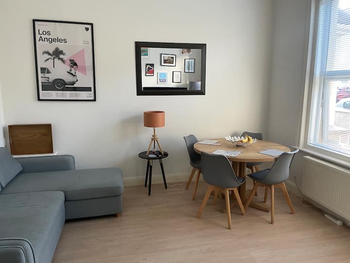 Maisonette-outside Area Near Beach-private Parking - Bournemouth