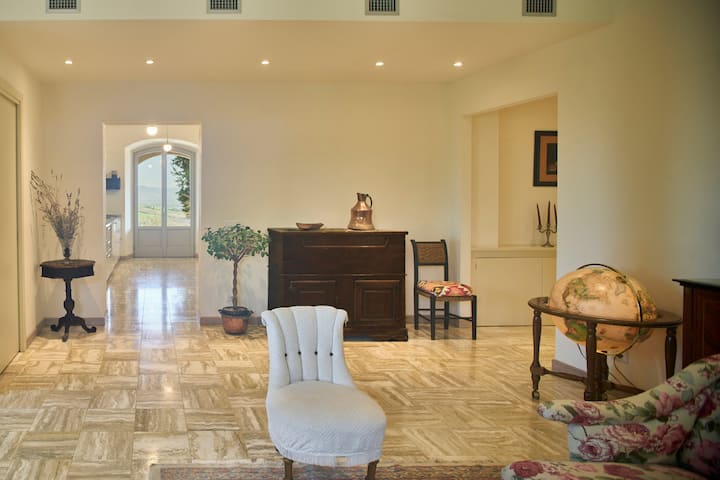 Podere Pereti Nuovi-modern Tuscan Villa - Italy