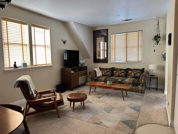 Sunny 1-bedroom Gem In The Heart Of Nevada City - Nevada City, CA
