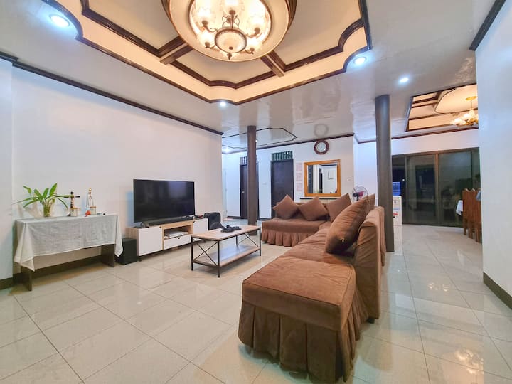 Spacious 4 Br Along Coastline - Aroha Transient - 