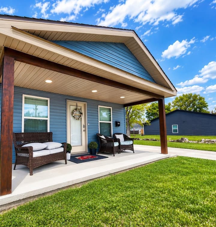 “The Coffee Bean” L 2br Near I-57 | Coffee Bar - Marion, IL