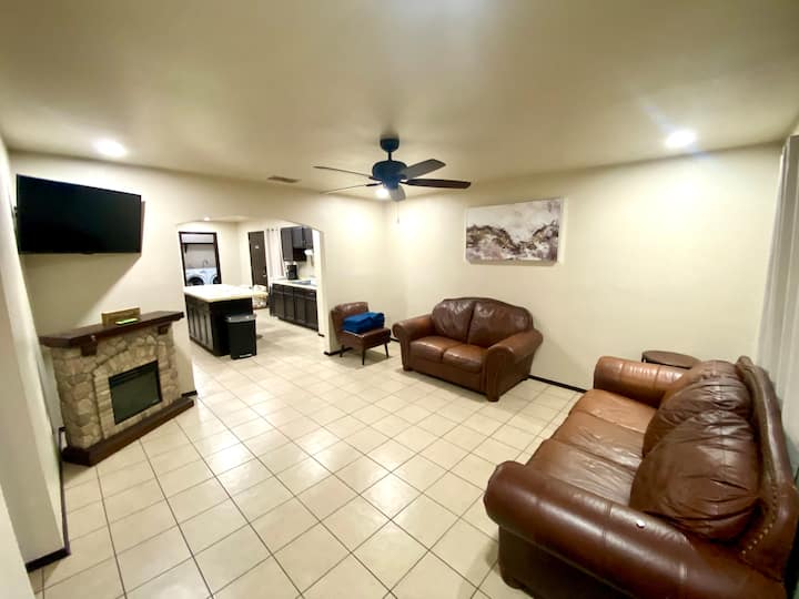 Home Near World Trade Bridge|4br 2ba|6beds| - Laredo, TX