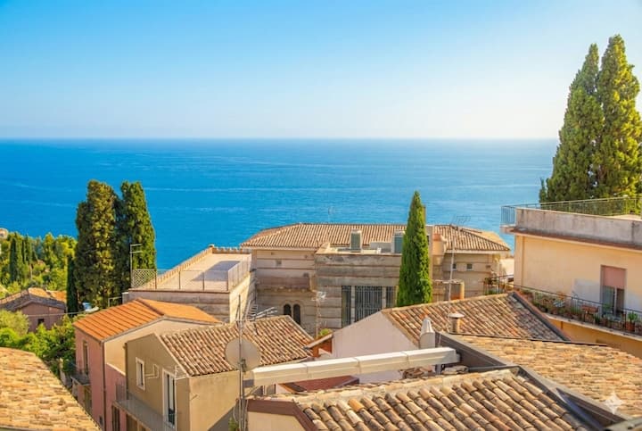 Naumachie Luxury Suite | Sea View & Heart Of Taormina - 3rd Floor Historic Villa - Taormina