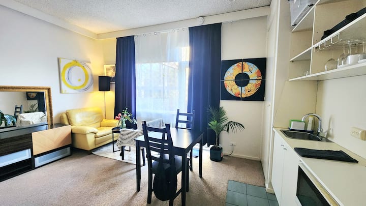 Near The Beach Entire Studio, Carpark, Balcony - Melbourne