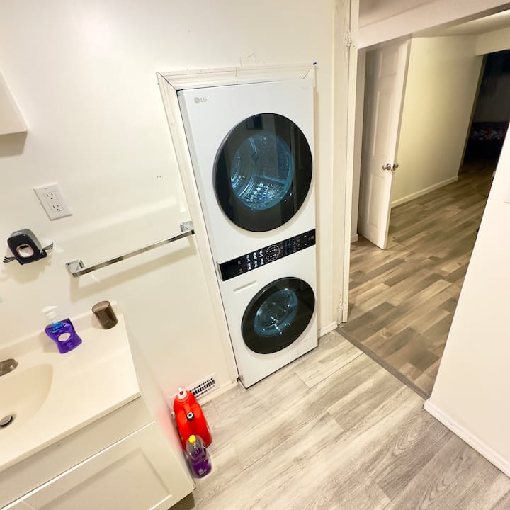 Cozy Two Bedroom Apartment. - Newark, NJ