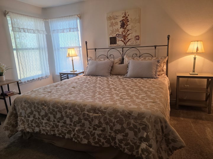 Nice Home With King Bed, Park Behind, Pet Friendly - Temple, TX