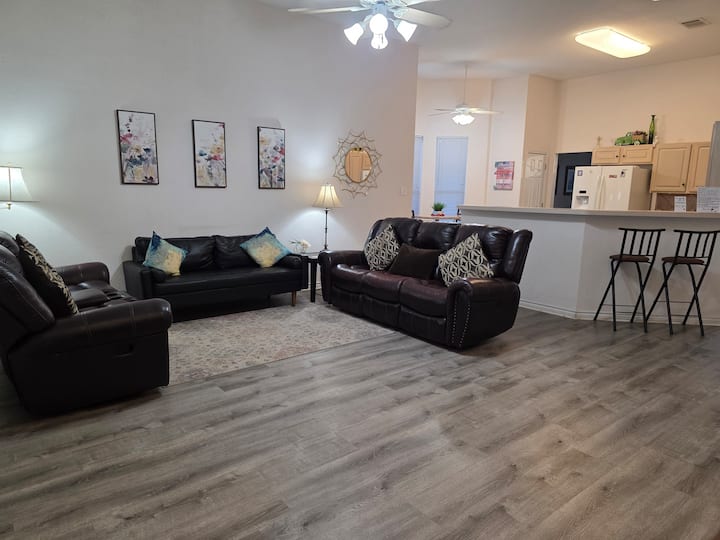 Nice Home With King Bed, Park Behind, Pet Friendly - 템플