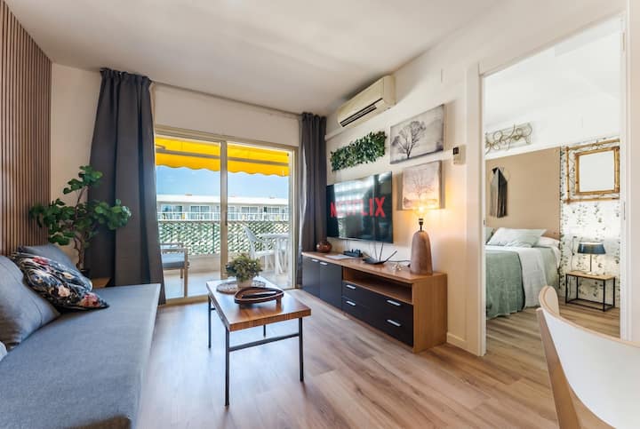 Private Terrace · Pool & Beach · Wifi · Chillout - Salou