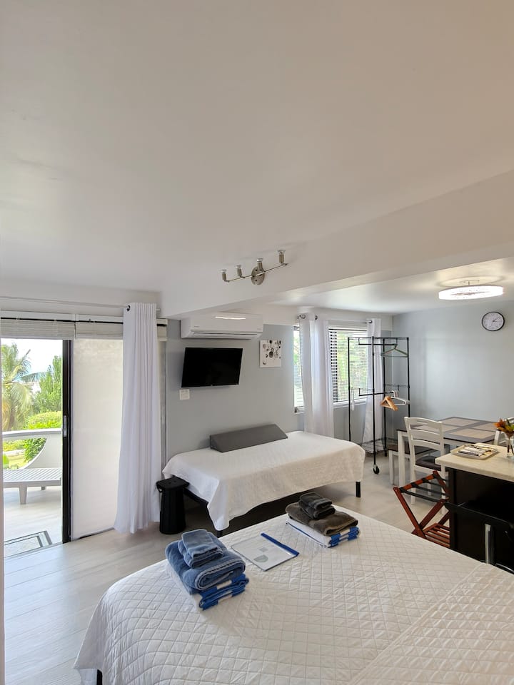 Family Studio Dickinson Bay & On-site Car Rental - Saint John's