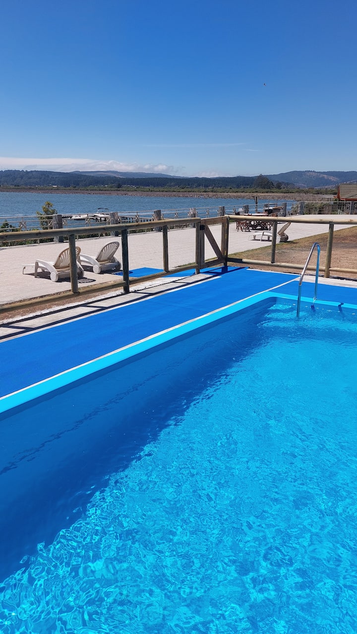 A Orillas Del Lago Vichuquén, Con Piscina - Chile