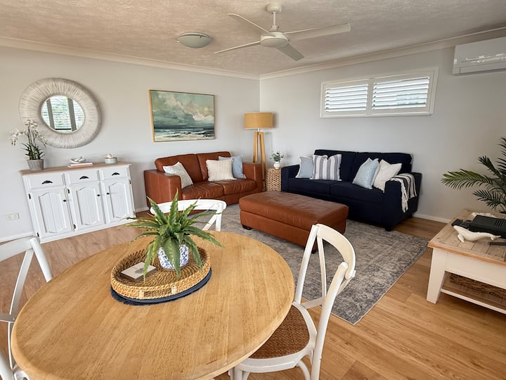 Relaxed Broadwater Escape / Balcony & Water Views - Australian Outback Spectacular