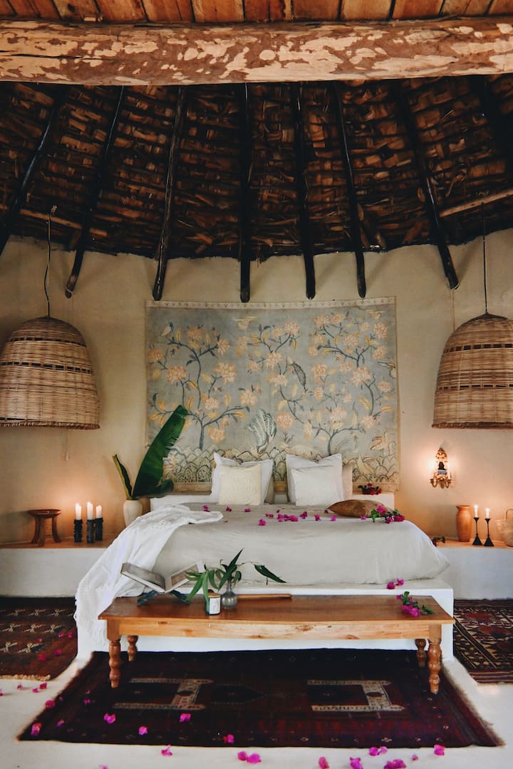 A Luxurious Hut With Exposed Shower & Plunge Pool - Kenia