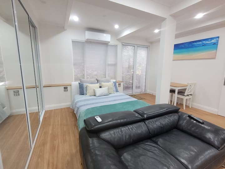 Private Resort Ensuite With Pool Tennis & Alfresco - Glenelg