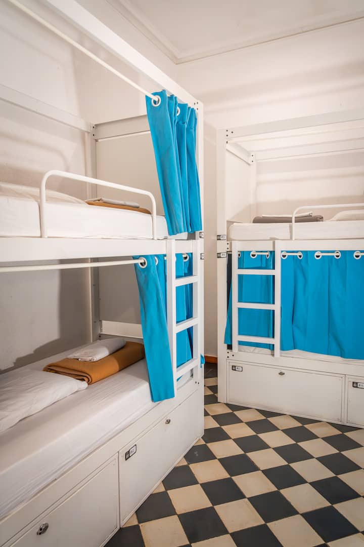 *Only Girls*one Bed In A 4 Bed Female Dorm - La Barceloneta