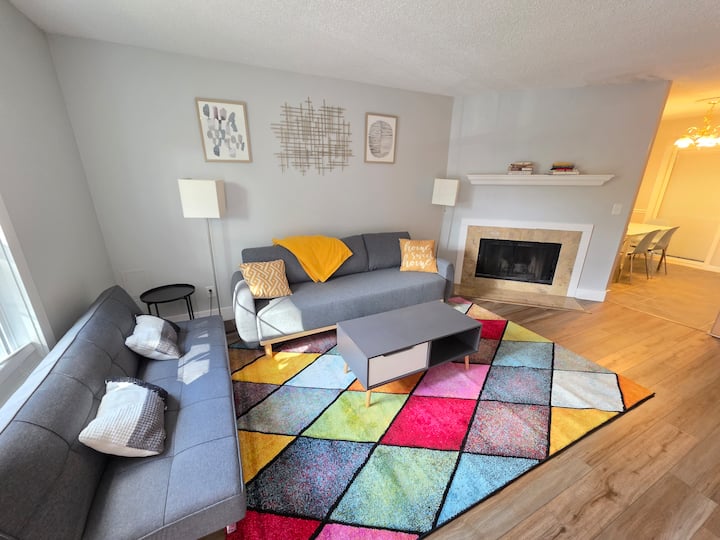 Fully Renovated 2 Bdrm/2.5ba Near Unc & Weaver St! - Chapel Hill, NC