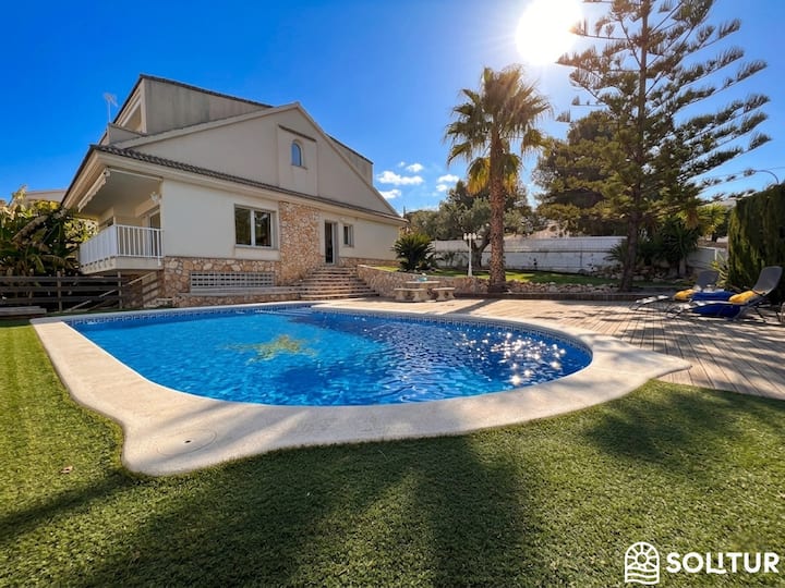 Amplia Casa Con Gran Piscina, Jardin Y Barbacoa - Costa Dorada, España