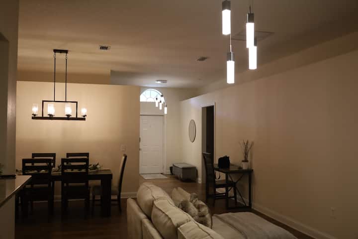 Lovely Home, Great Location, Close To Anywhere! - Jacksonville, FL
