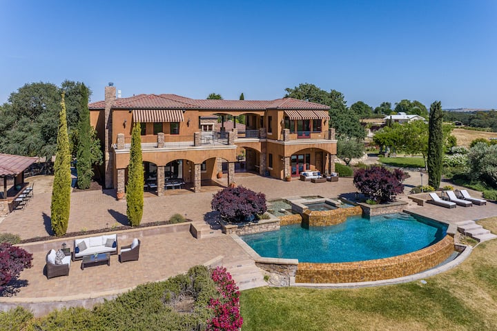 Infinity Pool + Spa | Gated Vineyard Near Paso | Mira Vista Vineyard Estate - San Miguel, CA