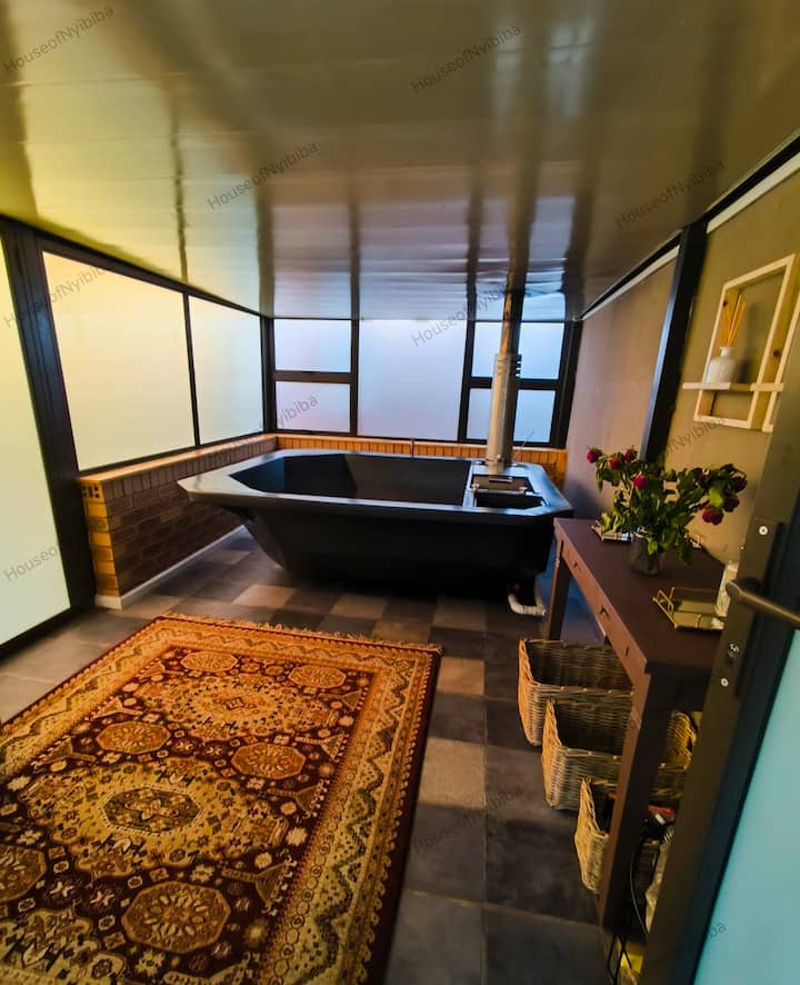 House Of Nyibiba (Dark Room) - Vosloorus