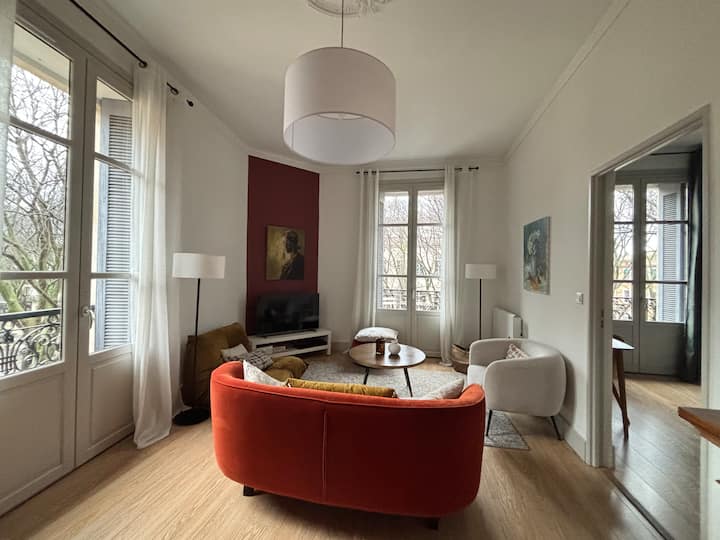 Nimes ,  Appartement Rénové Dans Immeuble Classé. - Nîmes